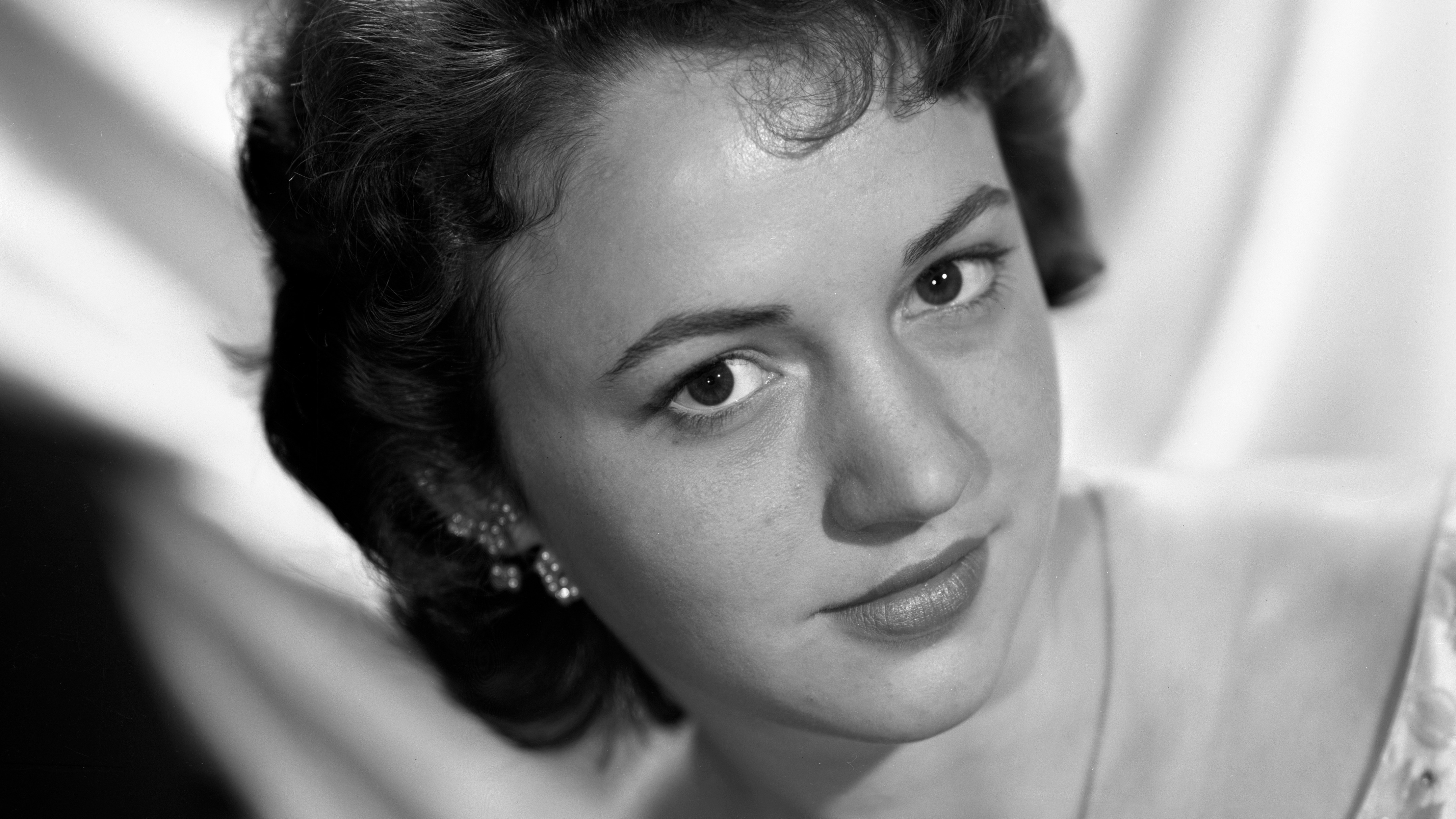 'White Christmas' Actress Anne Whitfield Dies At Age 85 | LittleThings.com