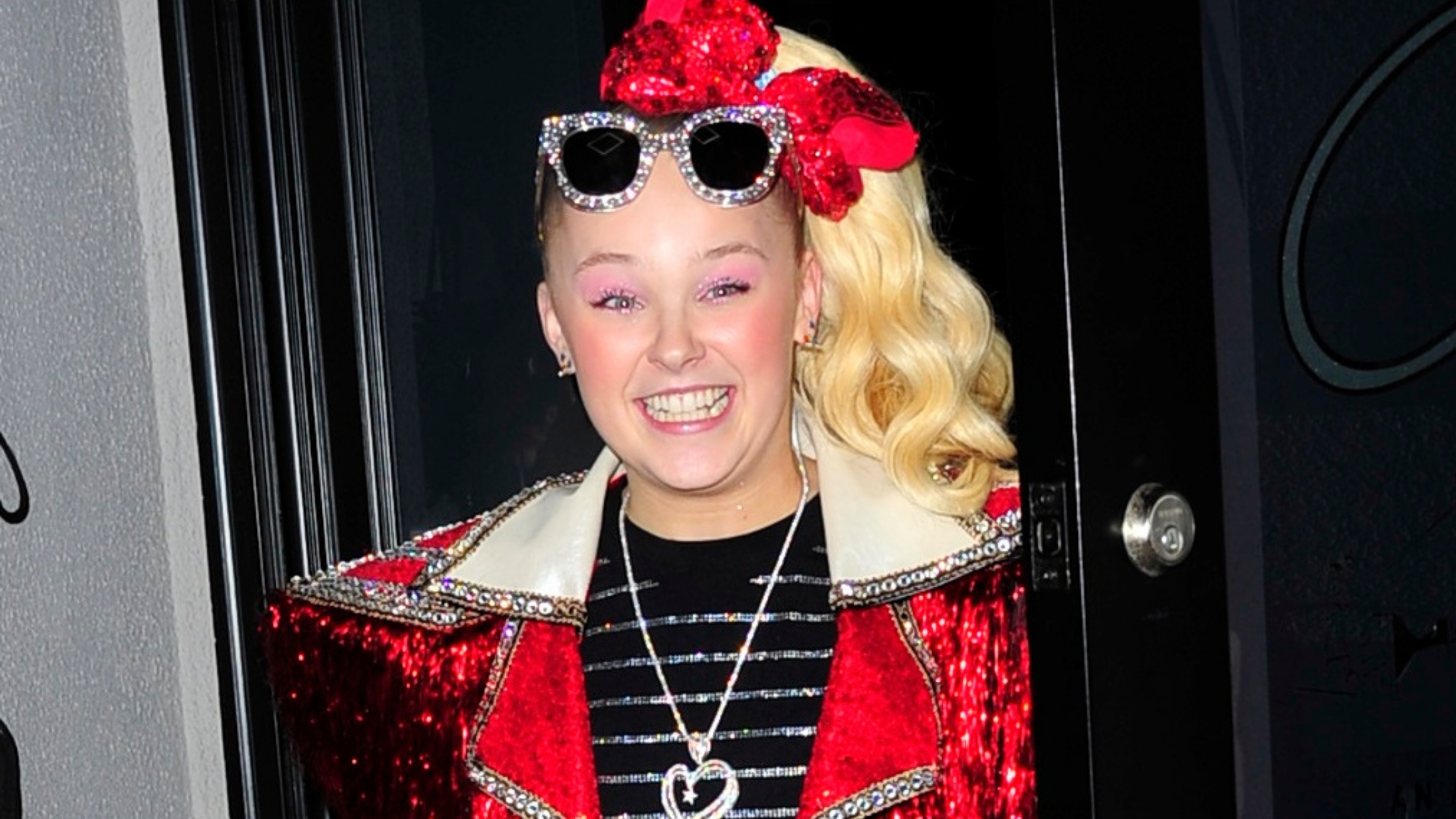 JoJo Siwa Reveals She's 'So Personally Happy' Since Coming Out As LGBTQ ...