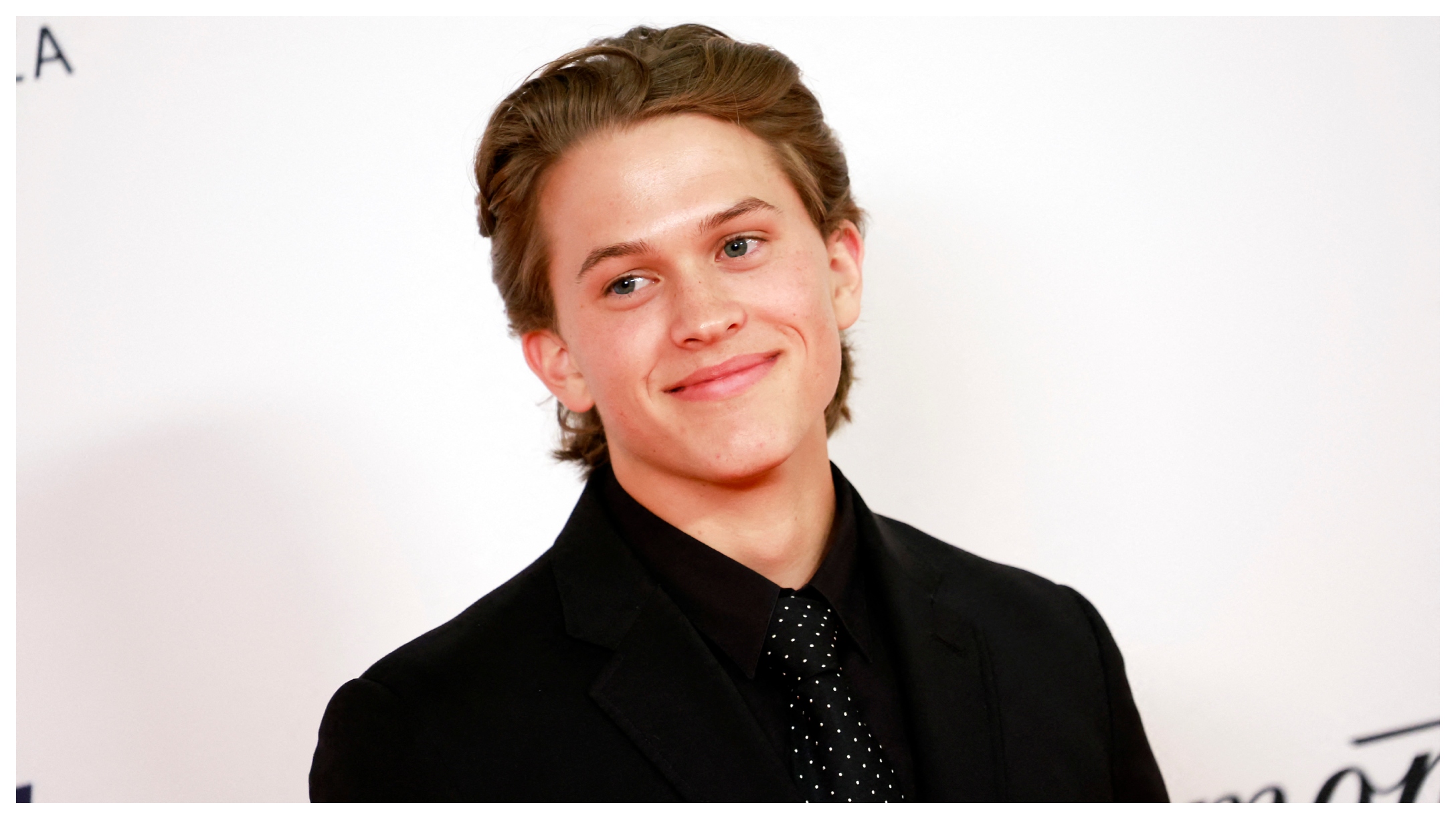 Reese Witherspoon's Son Deacon Roasted After Cringey Apartment Tour ...