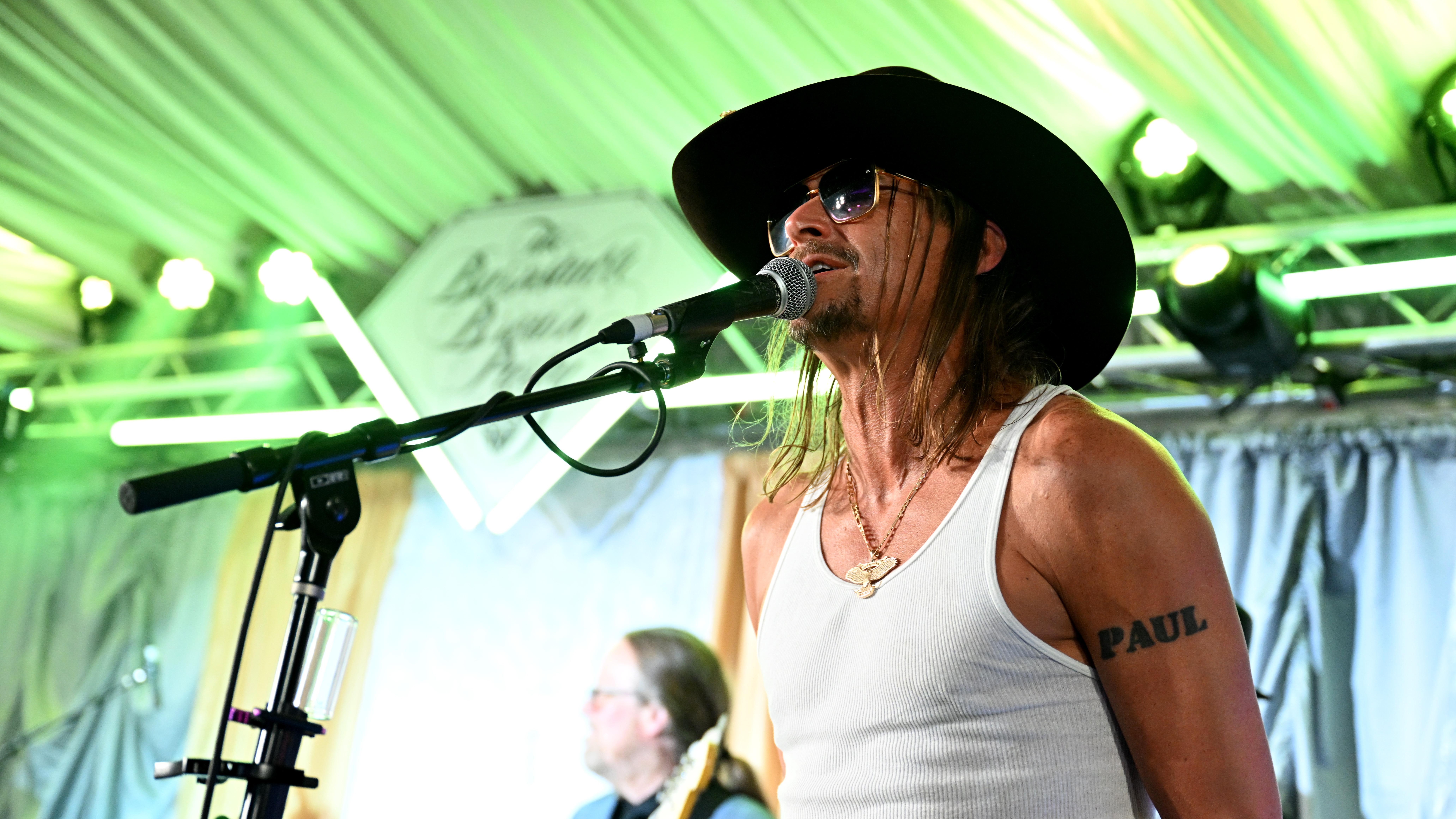 Kid Rock Allegedly Waves Gun, Uses N-Word During Rolling Stone ...