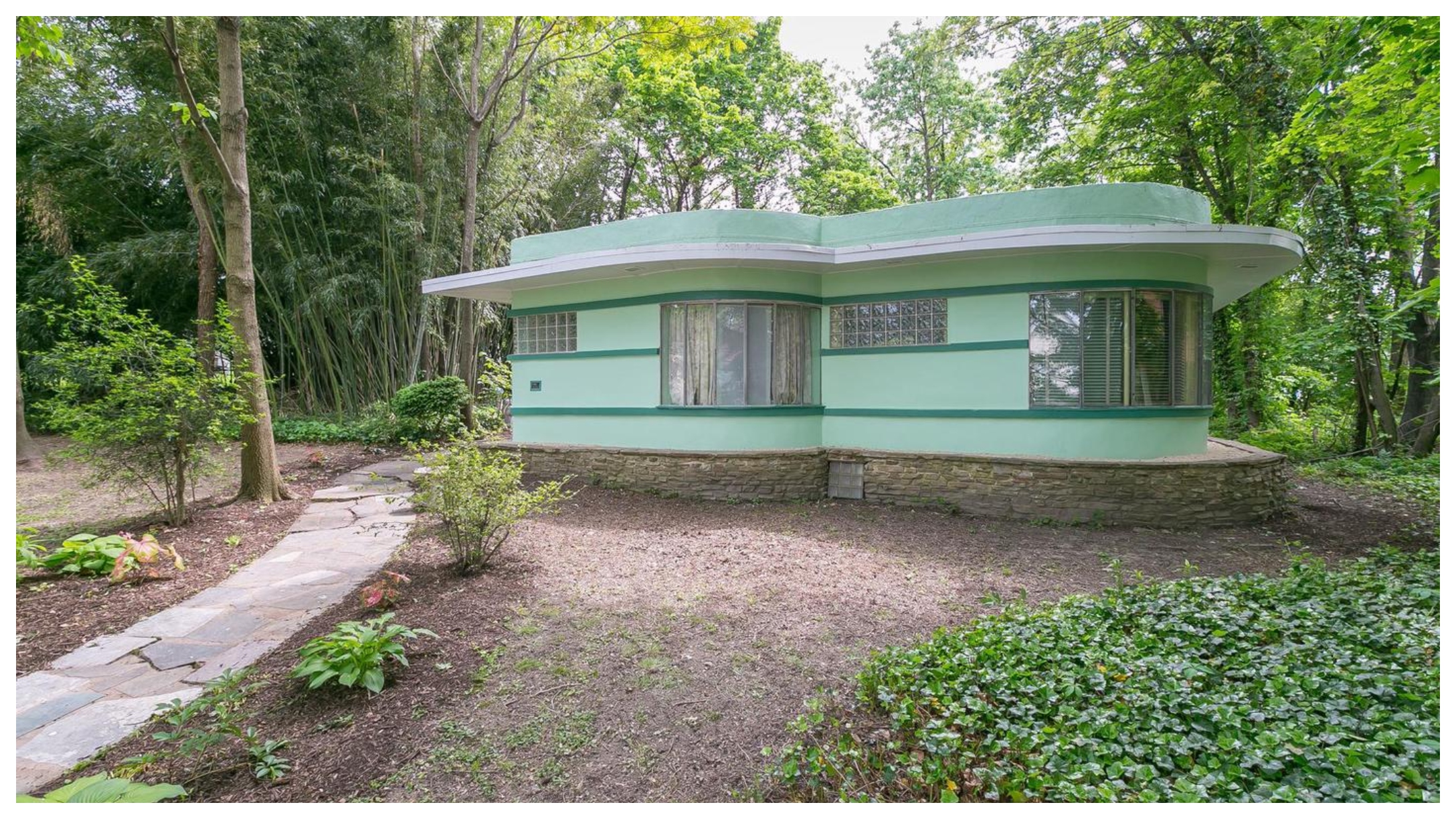 An Adorable Baltimore House With A Cool Retro Vibe Has People Talking ...
