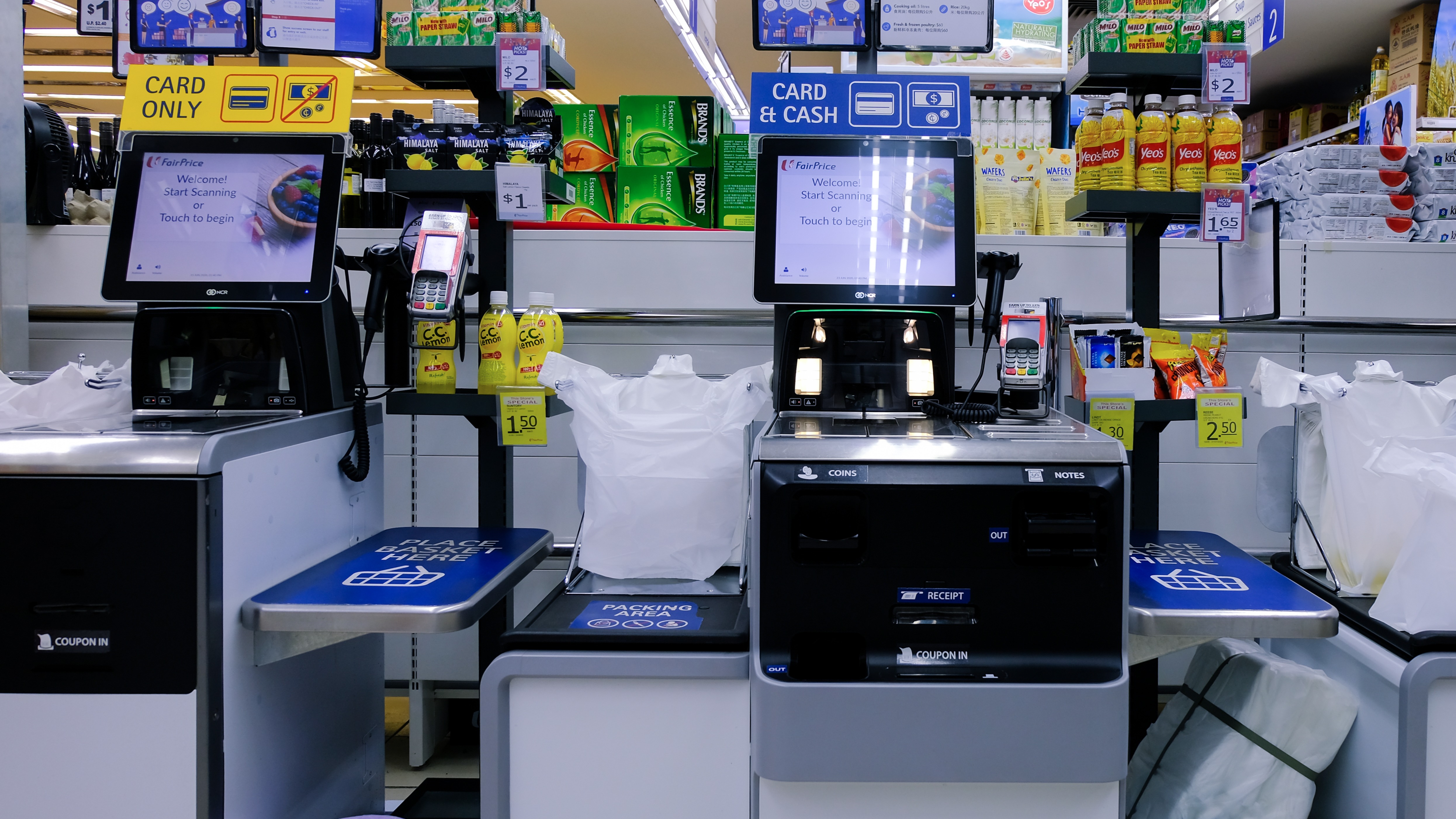 Mom Let 7-Year-Old Operate Self-Checkout With Line Behind Them, Got ...