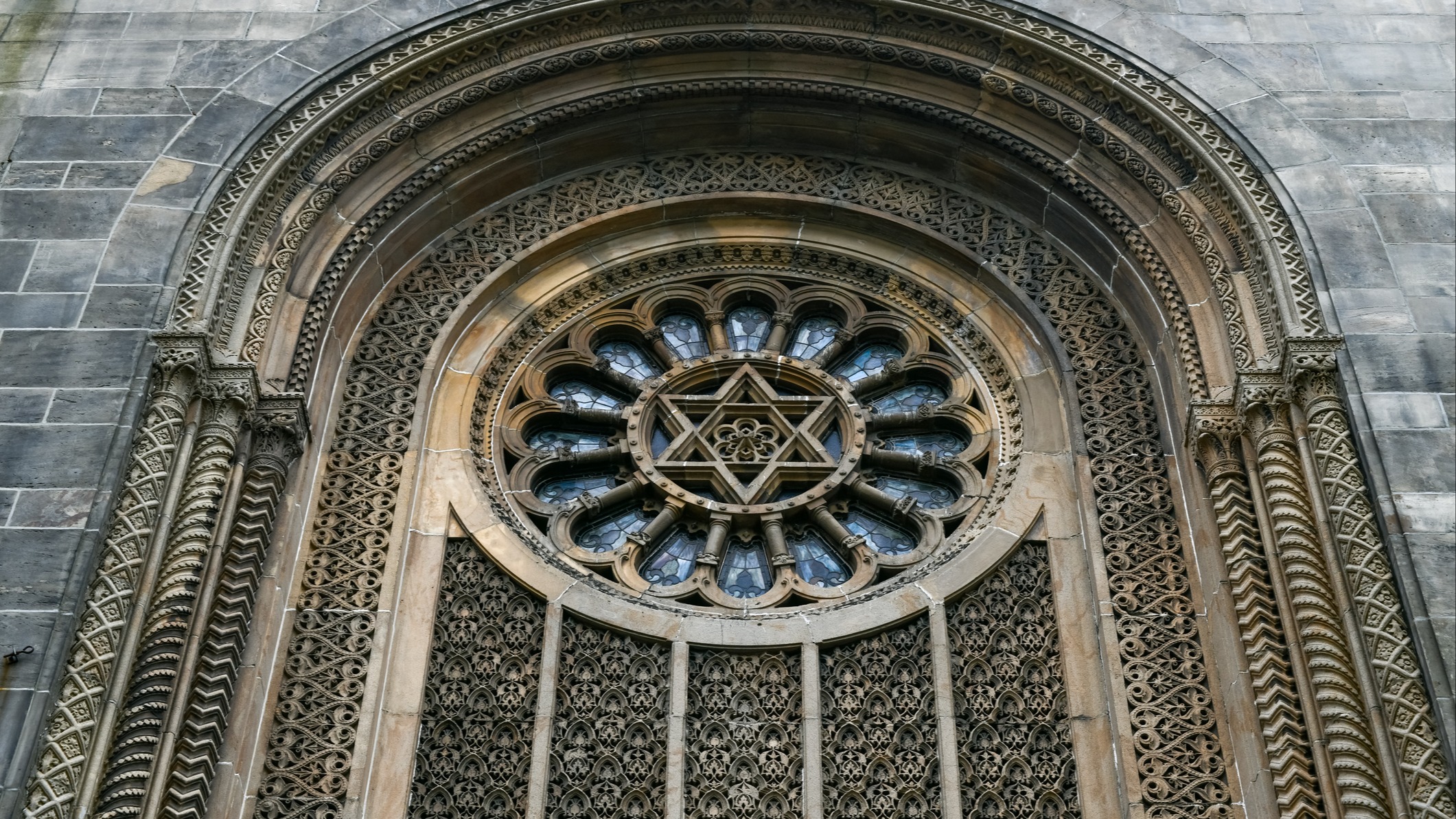 Video Reveals 50-Foot-Long Tunnel Built Underneath Brooklyn Synagogue ...