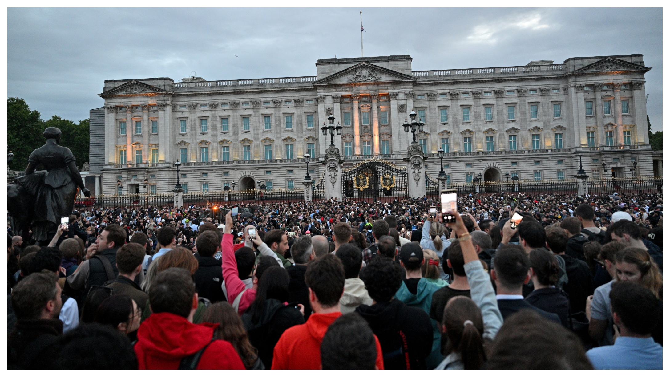 Prince Harry Didn't Make It In Time To Say Goodbye To Queen ...
