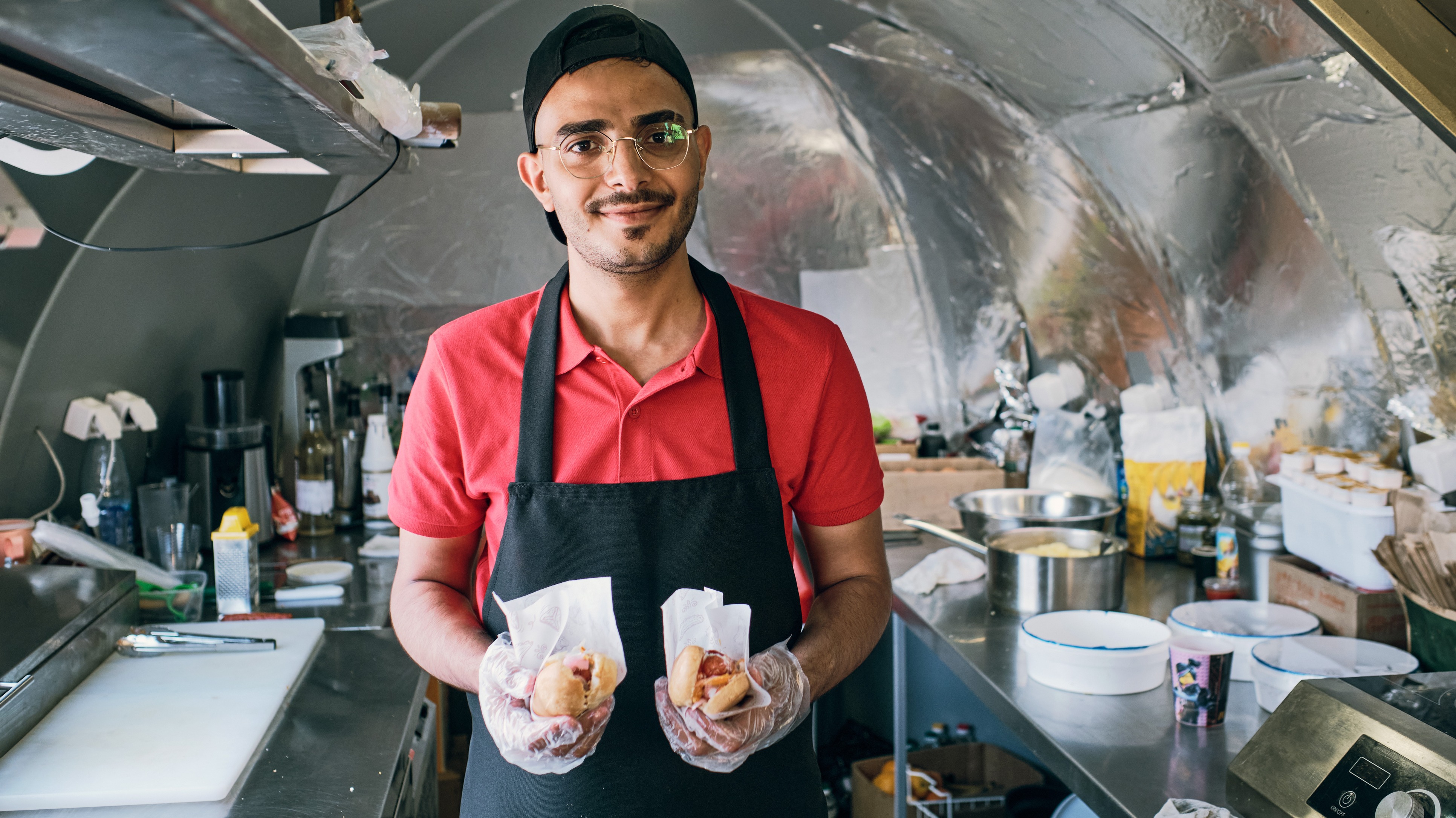 A Generous Hot Dog Stand Worker Feeds Hungry Woman & Is Repaid In ...