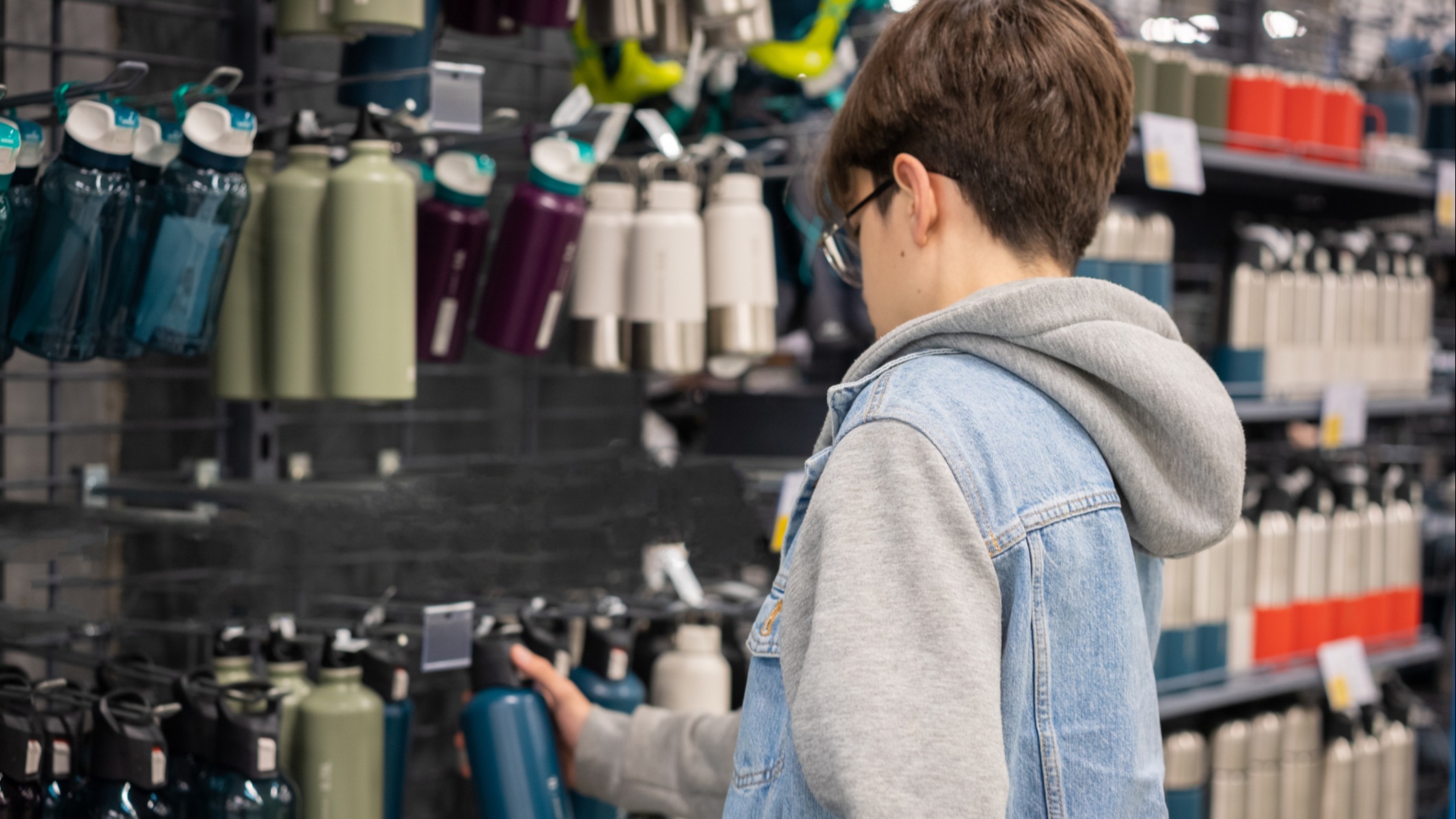 Store Owner Catches Teen Stealing From His Store & Surprises Everyone ...