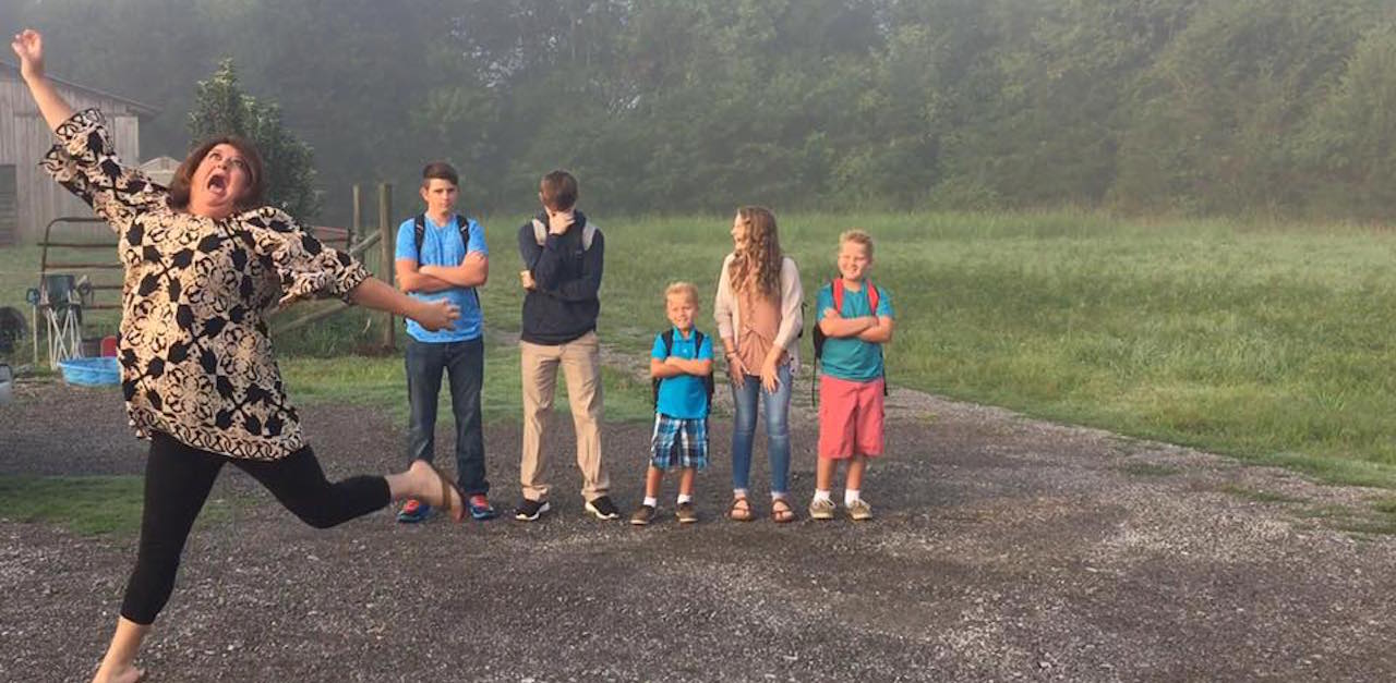 Hilarious Mom Lines Up Her 5 Children For The 'Most Embarrassing Photo ...