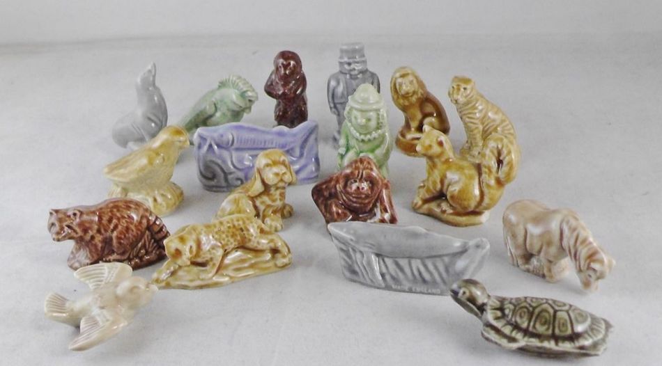 9 Facts About Red Rose Tea Figurines | LittleThings.com