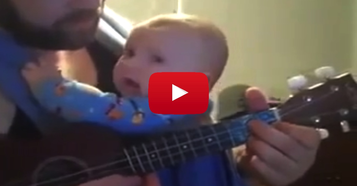 [Caught On Camera] Daddy Sings Crying Baby To Sleep By Singing ...