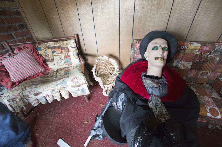 A Couple Discovers Abandoned Brick House On Their Property ...