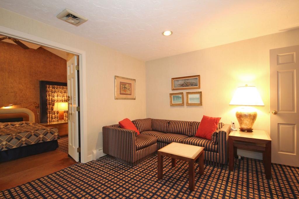 It Looks Like An Ordinary House — But When Realtors Walk In, They ...