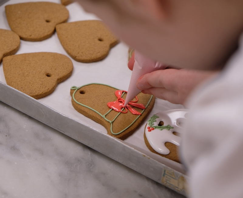 How To Make Queen Elizabeth's Favorite Gingerbread Cookies ...