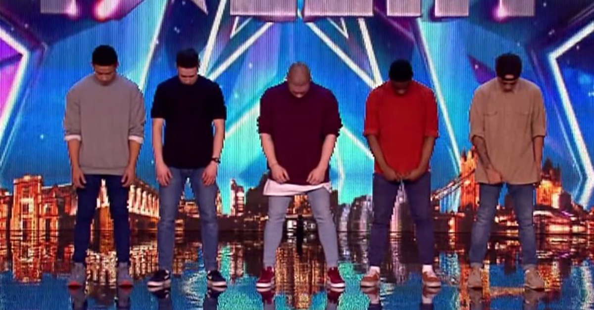 5 Young Men Line Up In A Row. But 10 Seconds Later? The Entire Crowd Is ...