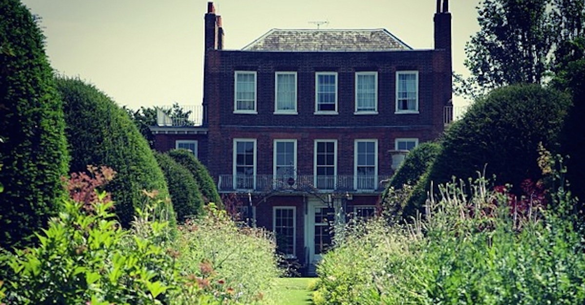 This Seems Like An Ordinary House...Until You See The Secret Gem Hidden ...