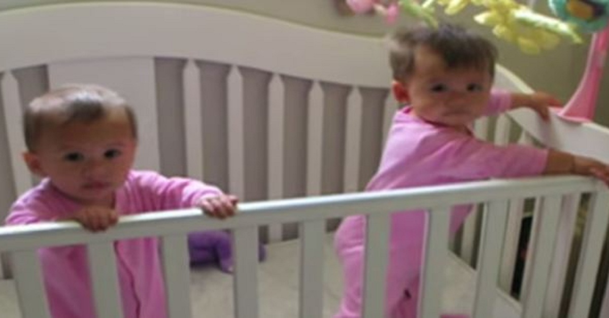 They Say Twins Have A Special Connection... Here Is Adorable Proof ...