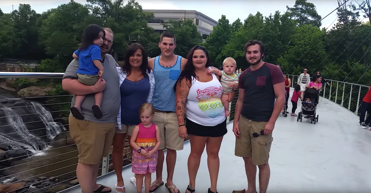 Family Poses For Group Photo, But Soldier Son's Surprise Photobomb ...