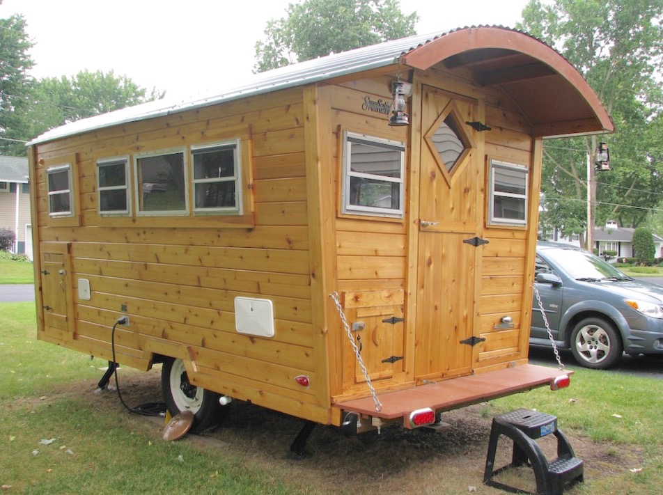 It Looks Like A Regular Tiny Cabin From The Outside. But Inside? This ...