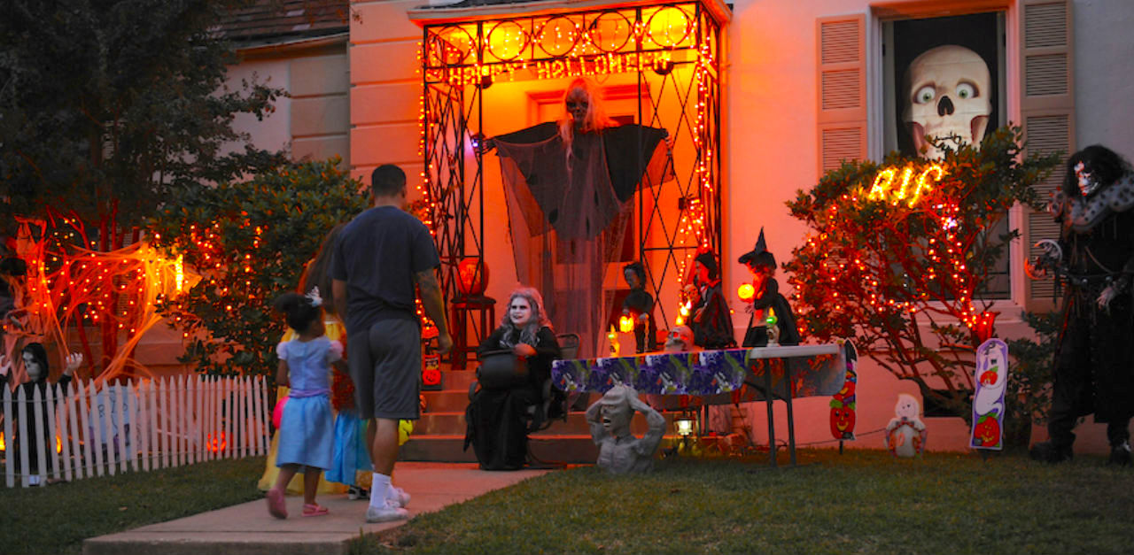 11 Trick-Or-Treating Tips For A Happy And Safe Halloween | LittleThings.com