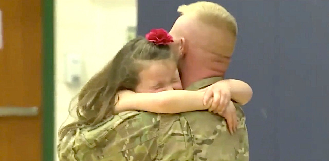 Army Captain Erik Nowak Surprises His Daughter At School | LittleThings.com