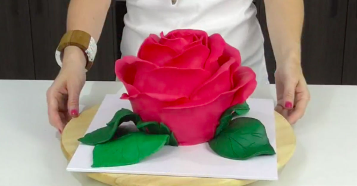 Woman Reveals Beautiful Rose Sculpture Is Actually A Cake ...