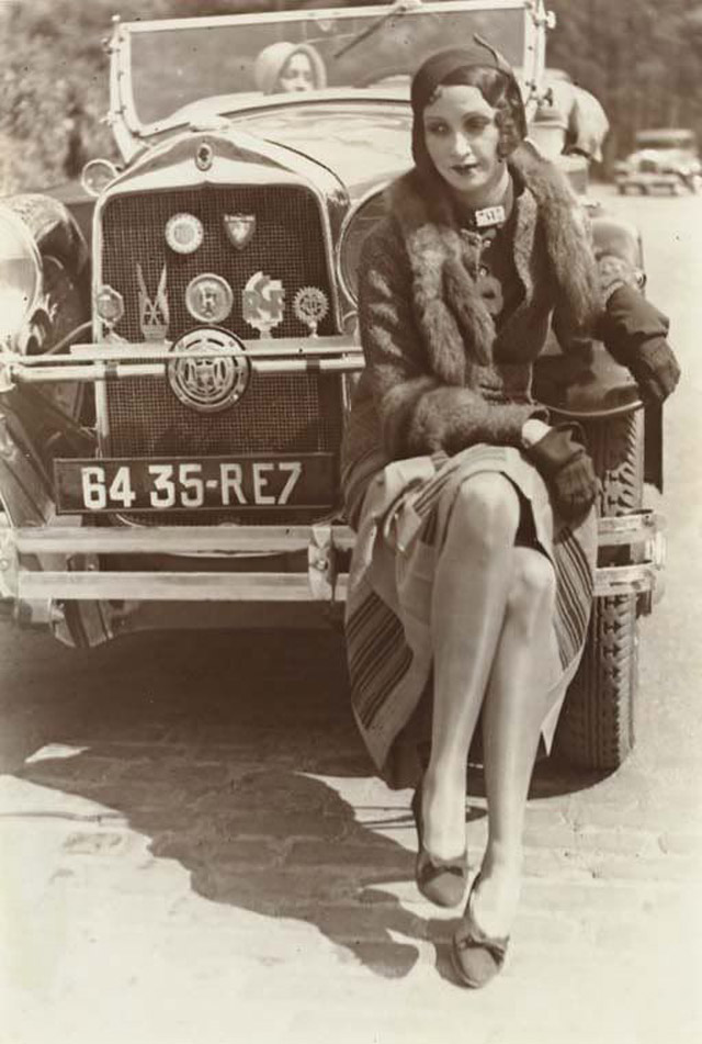 Lovely 1920s Photos Capture The Charm Of Young Flappers And Their Cars ...