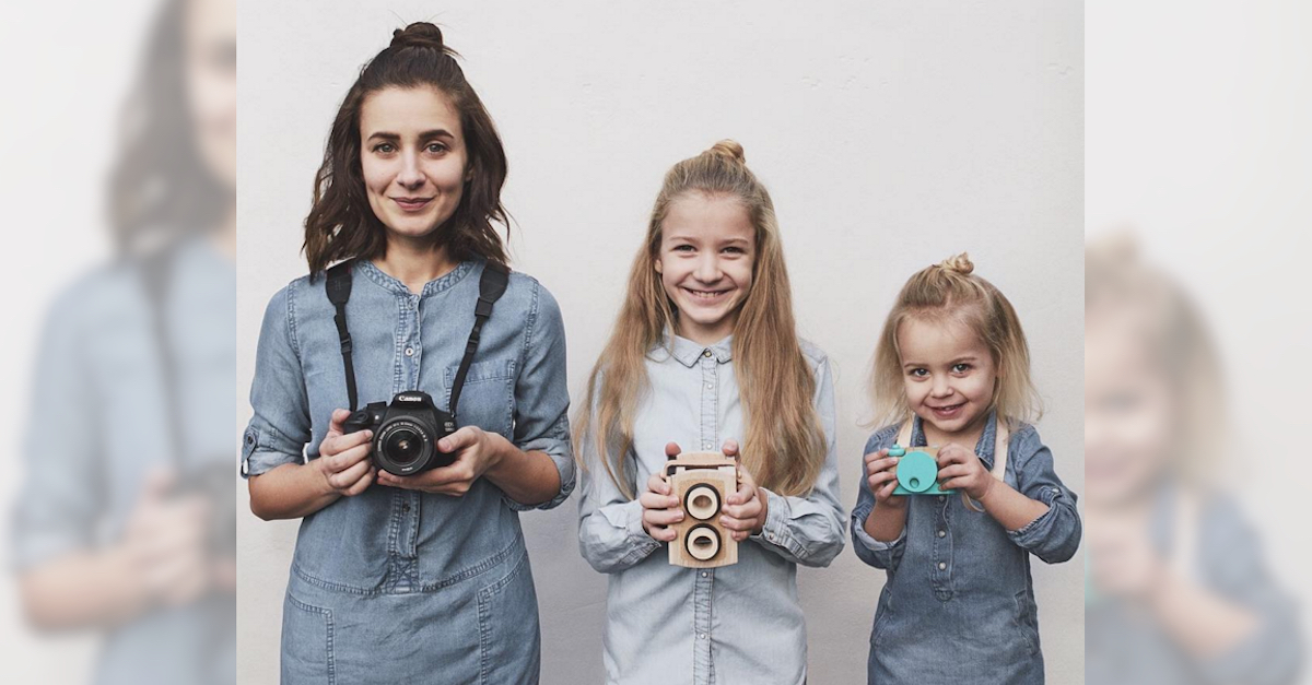 Mom And Daughters Share Photos Where They Dress Alike Online