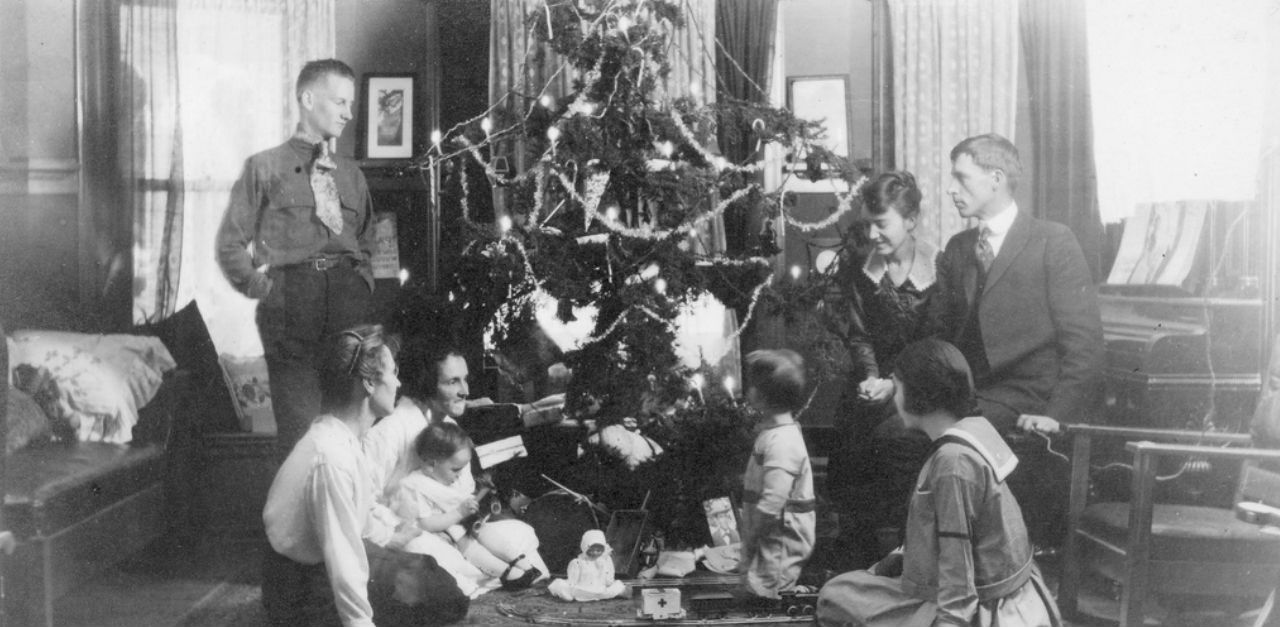 11 Old Christmas Traditions That Few Families Do Anymore | LittleThings.com