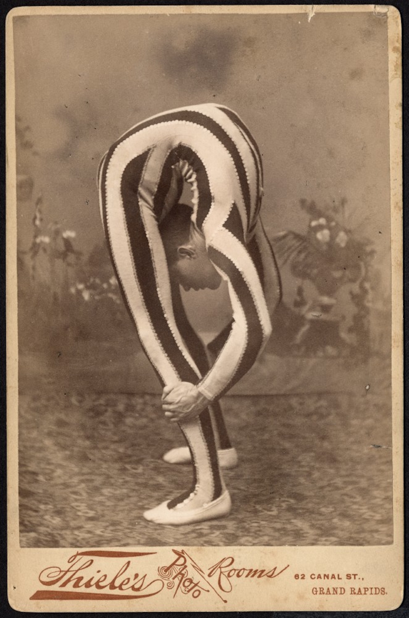Vintage Circus Photos Of Popular Classic Performers | LittleThings.com