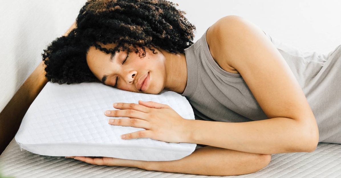 This Leesa Featherless Pillow Is The Only One You'll Ever Want To Buy ...