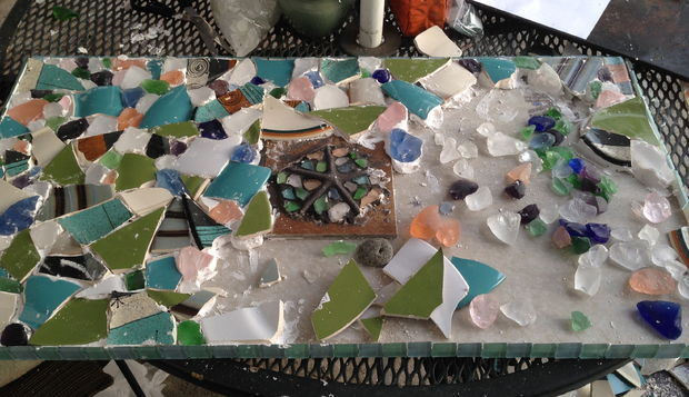 She Transforms Sea Glass And Shells Into A Gorgeous Patio Table ...