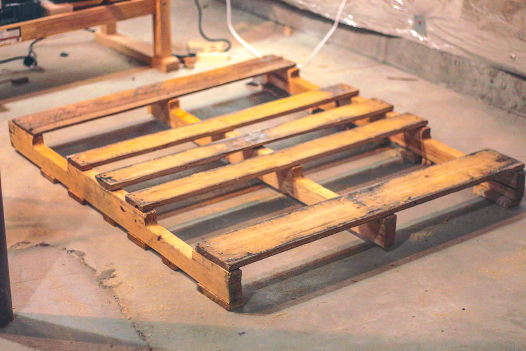 He Transforms An Old Pallet Into The PERFECT Backyard Accessory — I ...