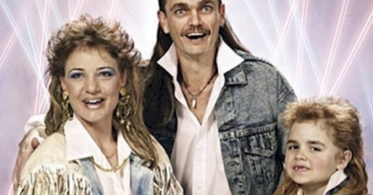 Be Warned: These Super-Weird Family Photos Might Just Give You ...