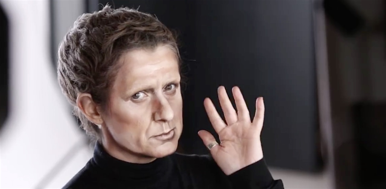 She Lines Her Face In Dark Wrinkles To Look Like THIS Hunky Actor. The ...