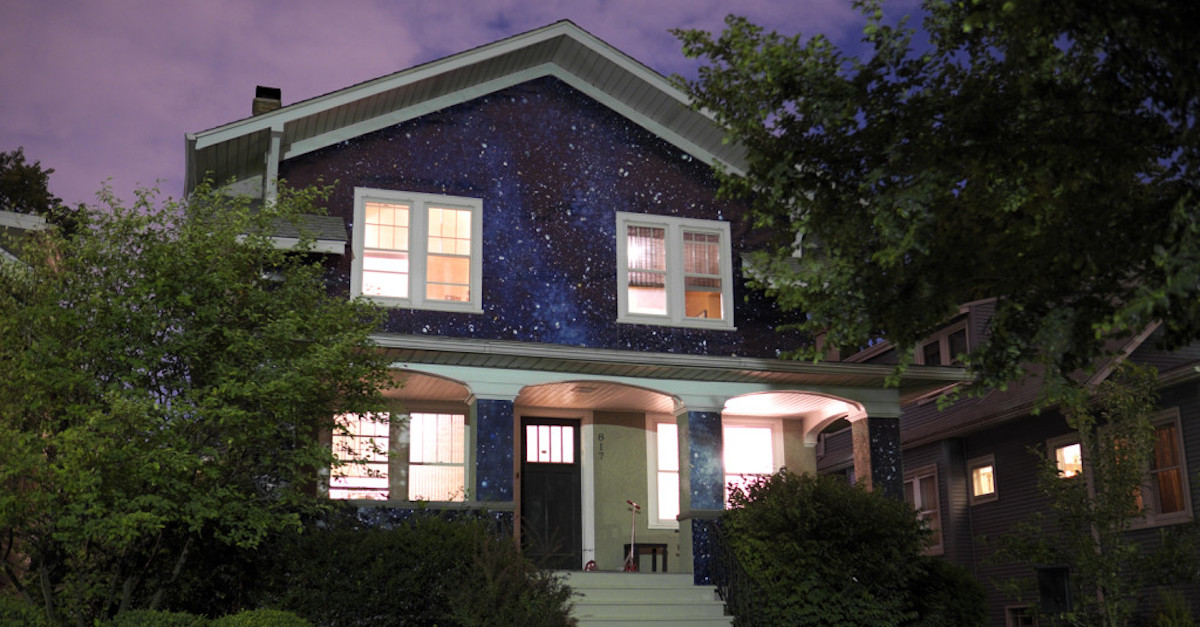 It Looks Like A Normal House — But When The Sun Goes Down? AMAZING ...