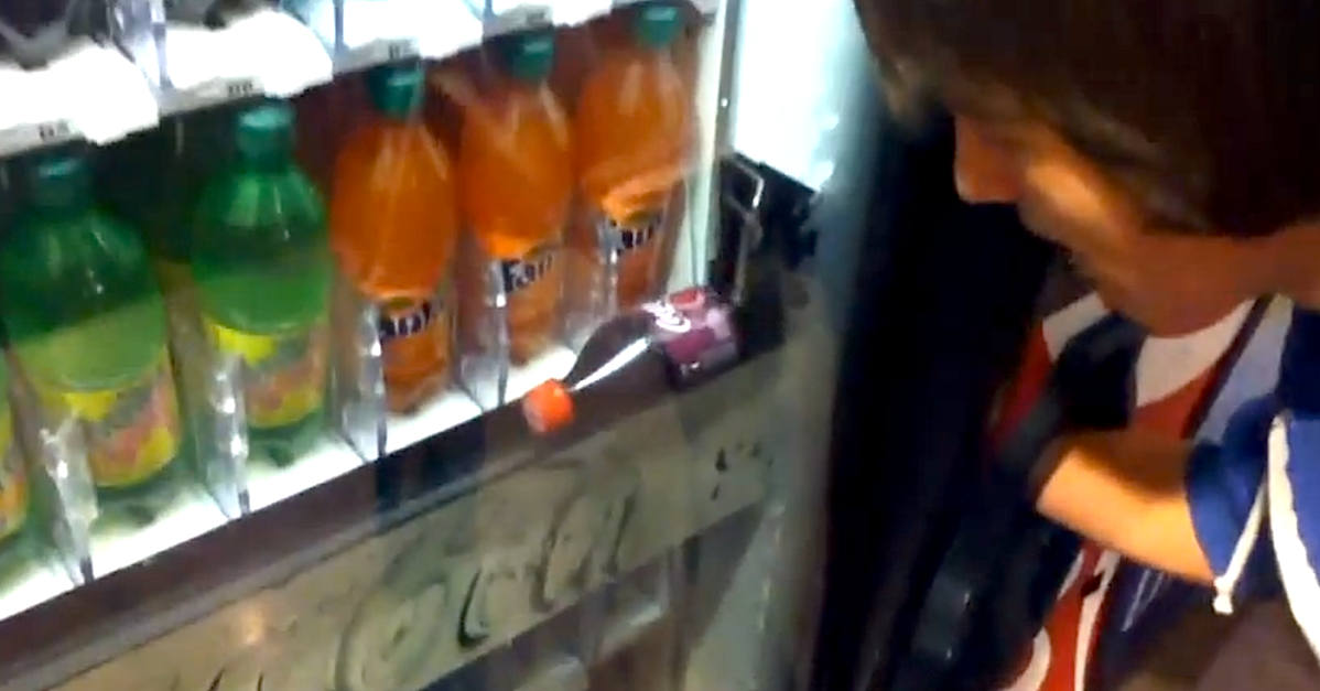 When You See Why He's Reaching Inside A Soda Machine, You'll Freak Out ...