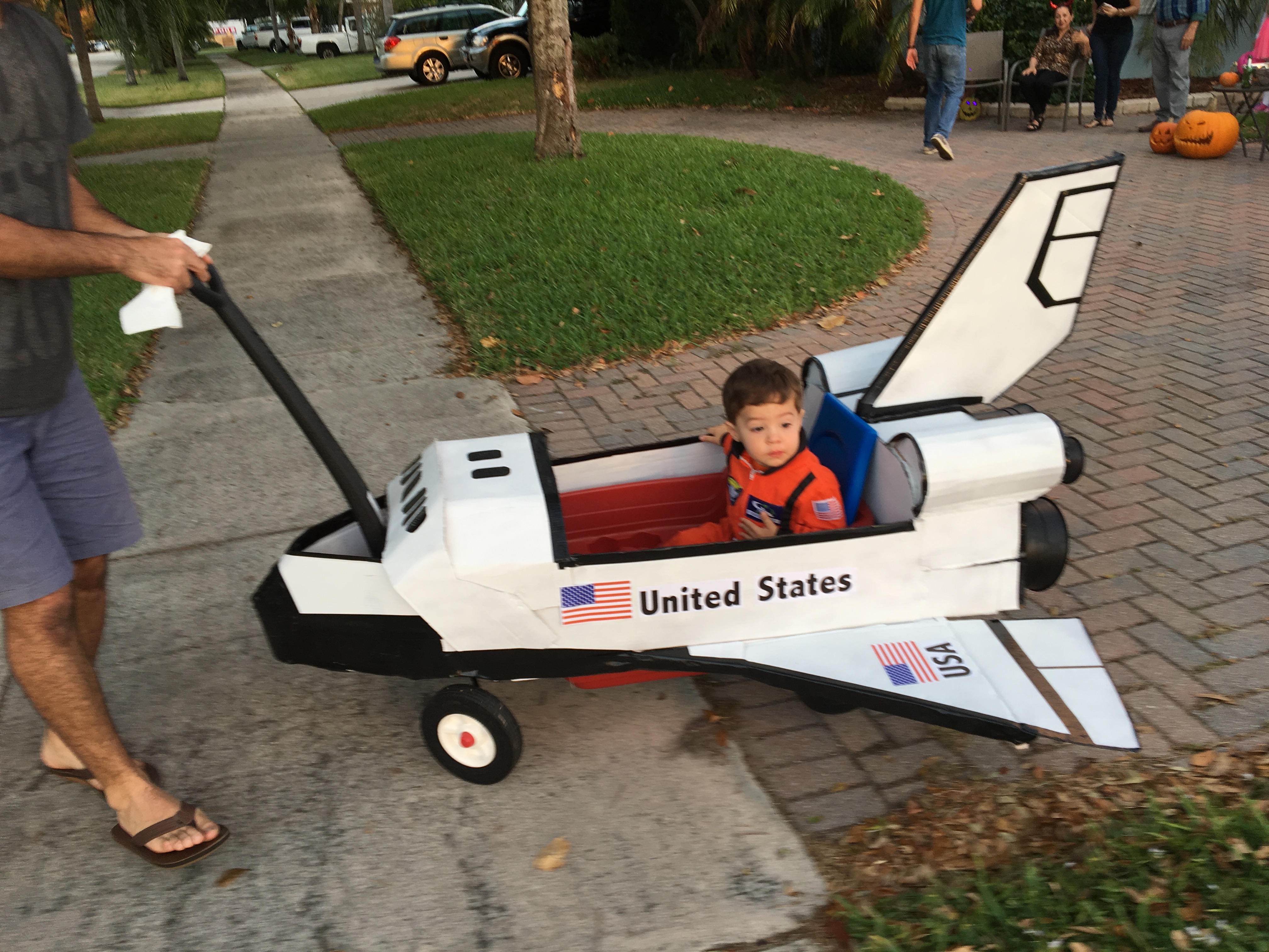 Dad Transforms Son's Radio Flyer Wagon Into Incredible Rocket Ship ...
