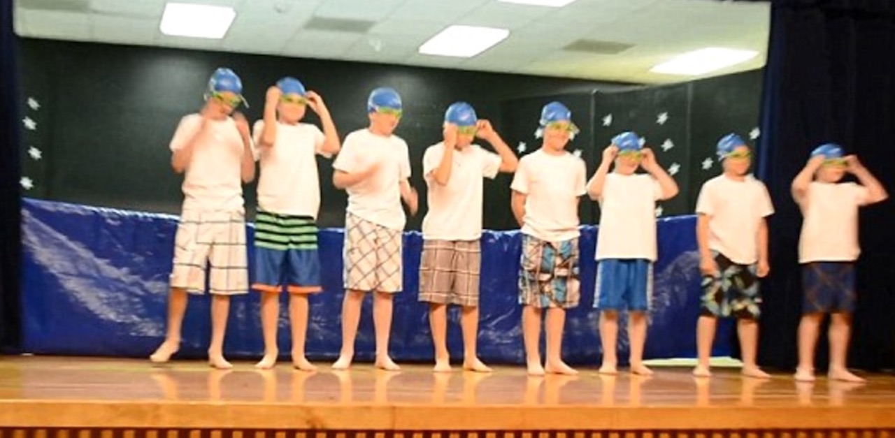 8 Fifth Grade Boys Perform A Brilliant Synchronized Swimming Dance ...