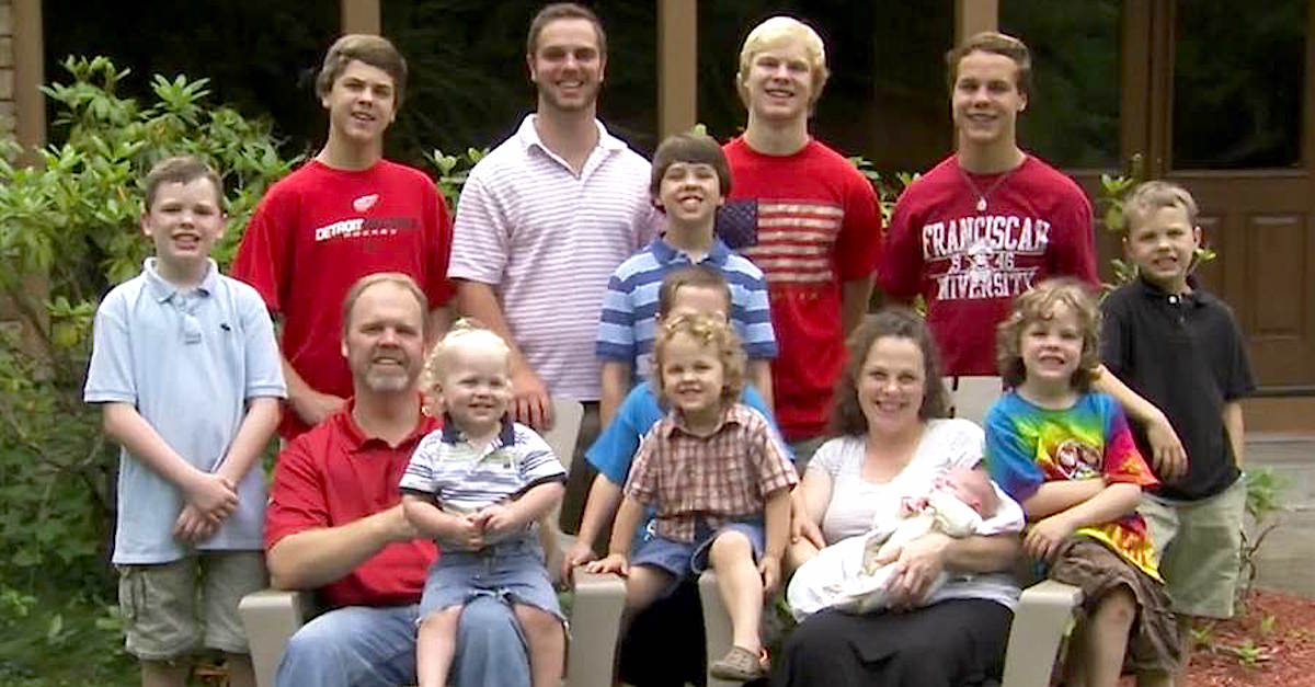 Couple Poses For Photo With Their 13 Kids, But Look Closely At The ...