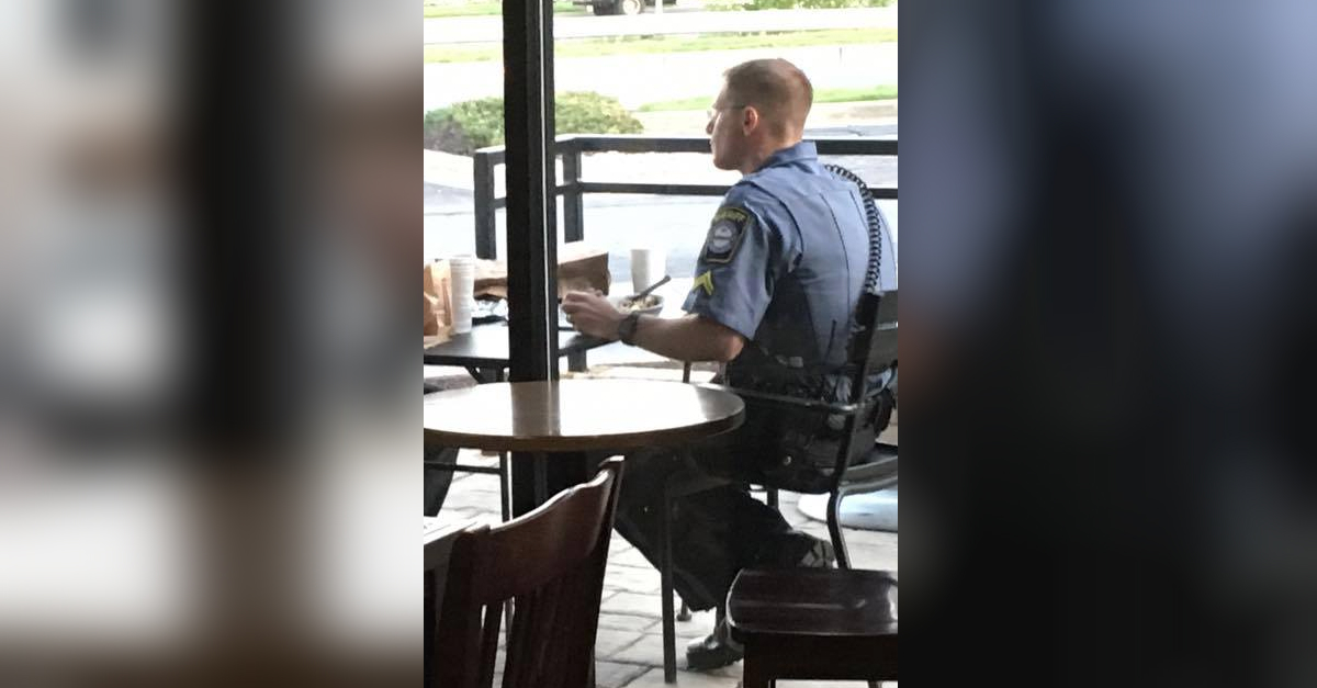 Sheriff Takes A Photo Of A Cop Eating Lunch, But It’s Going Viral For ...