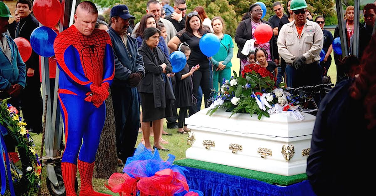 He Attends A 5-Year-Old's Funeral As Spider-Man, But Wait Until You ...