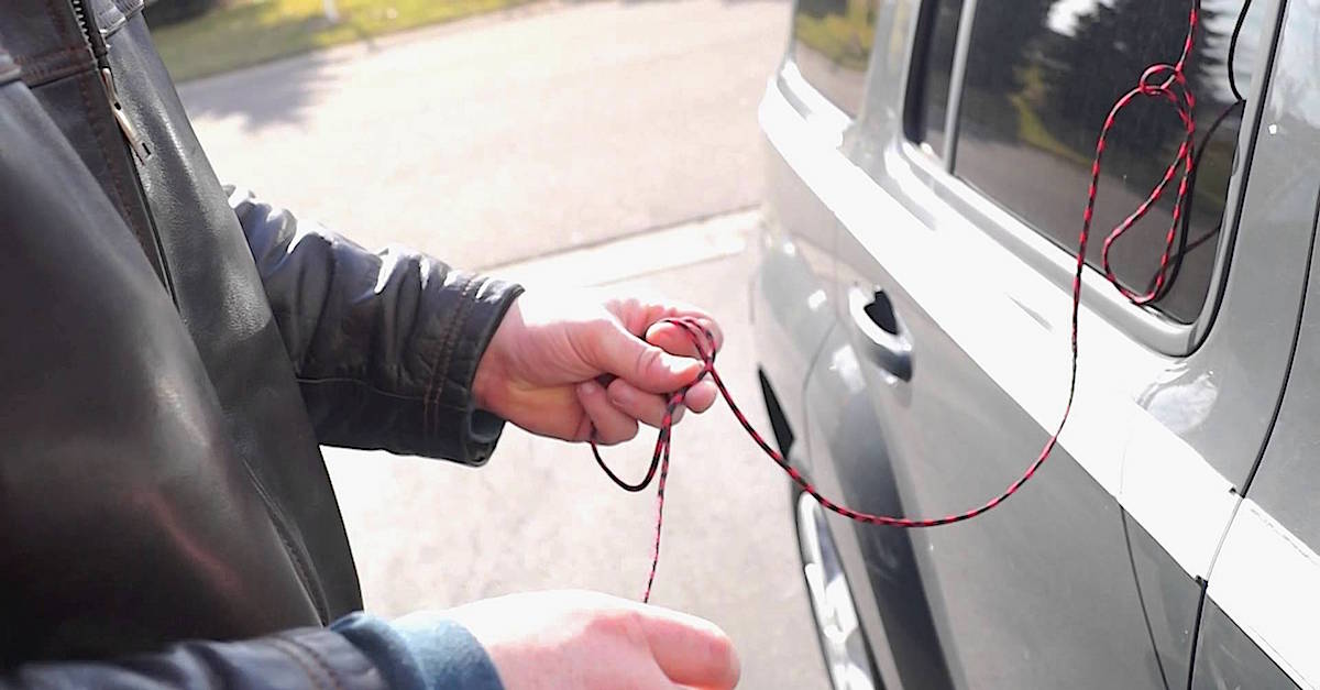He Got Locked Out Of His Car, So He Slid A String Inside The Door ...