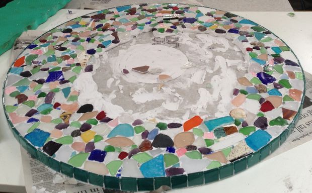 She Transforms Sea Glass And Shells Into A Gorgeous Patio Table ...