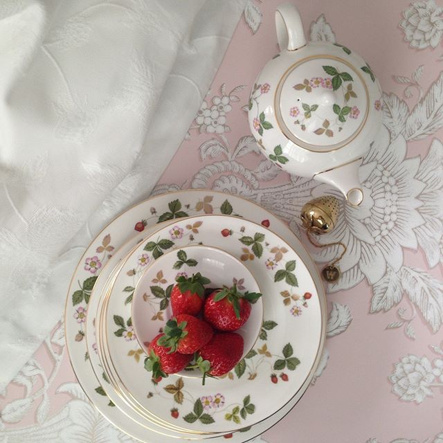 14 Of The Most Gorgeous China Patterns You've EVER Seen! | LittleThings.com