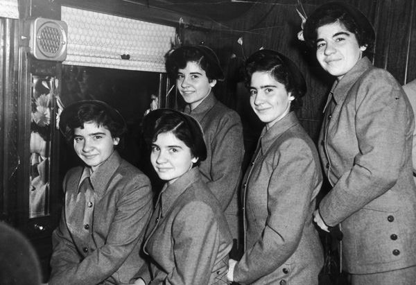 The World's First Surviving Quintuplets Were Forced Into A Freak Show ...