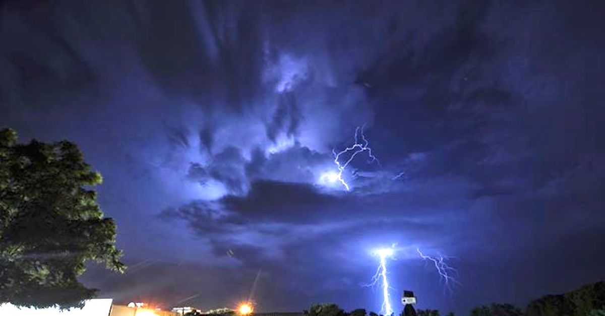 Look Closely At This Picture Of The Sky... It's Going Viral For One ...