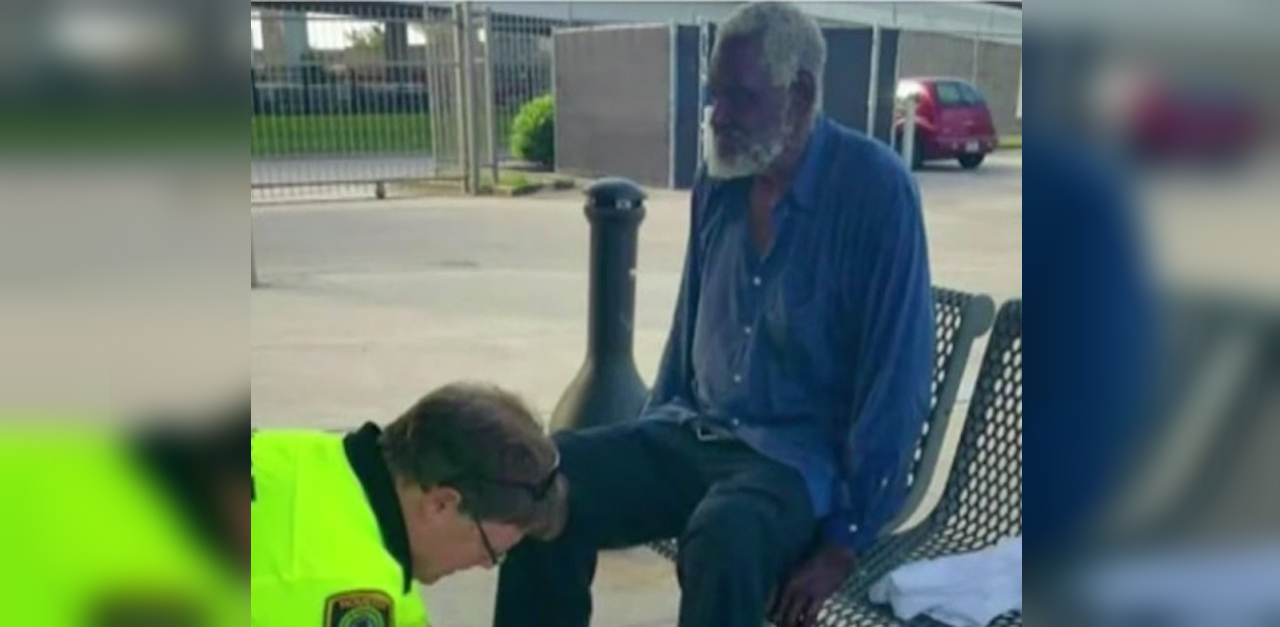 Photo Of Officer And Homeless Man Has Gone VIRAL. But Look Closely At ...