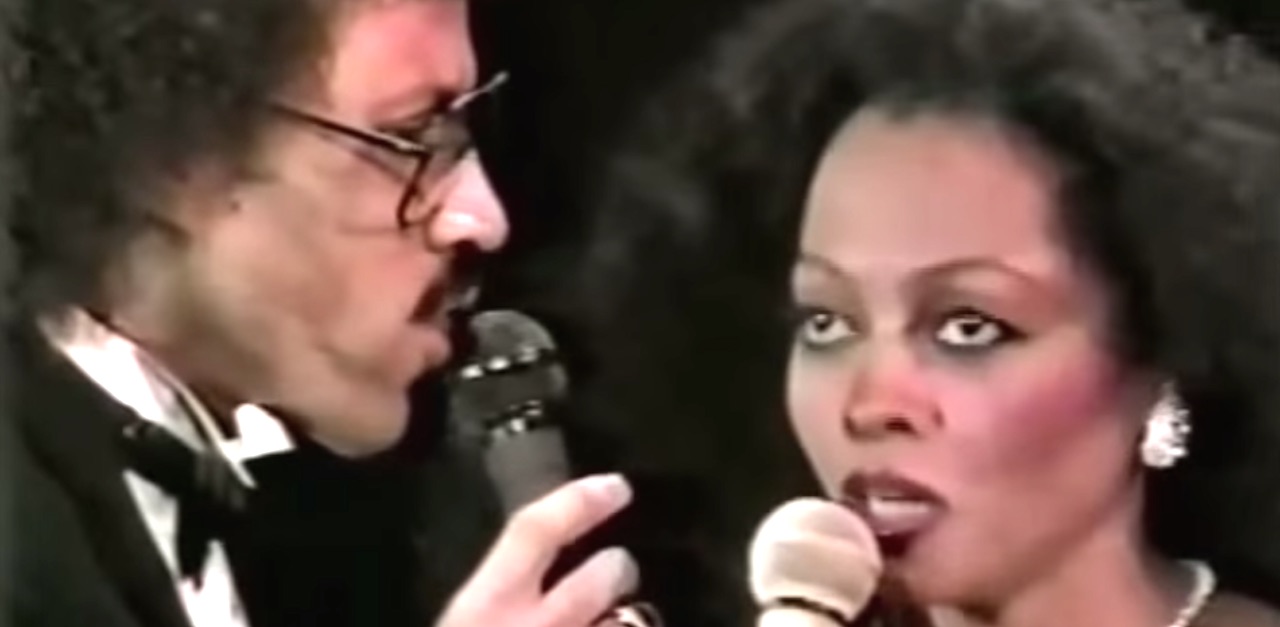 Lionel Richie Takes The Stage. But When SHE Joins Him For A Classic ...