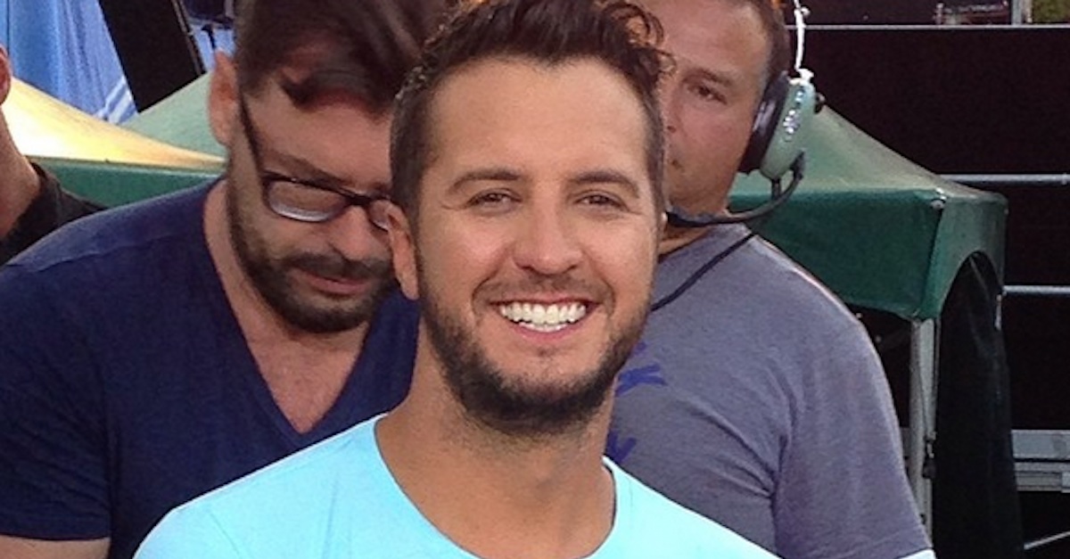 Luke Bryan Makes INCREDIBLE Gesture After A Terrible Family Tragedy. I ...
