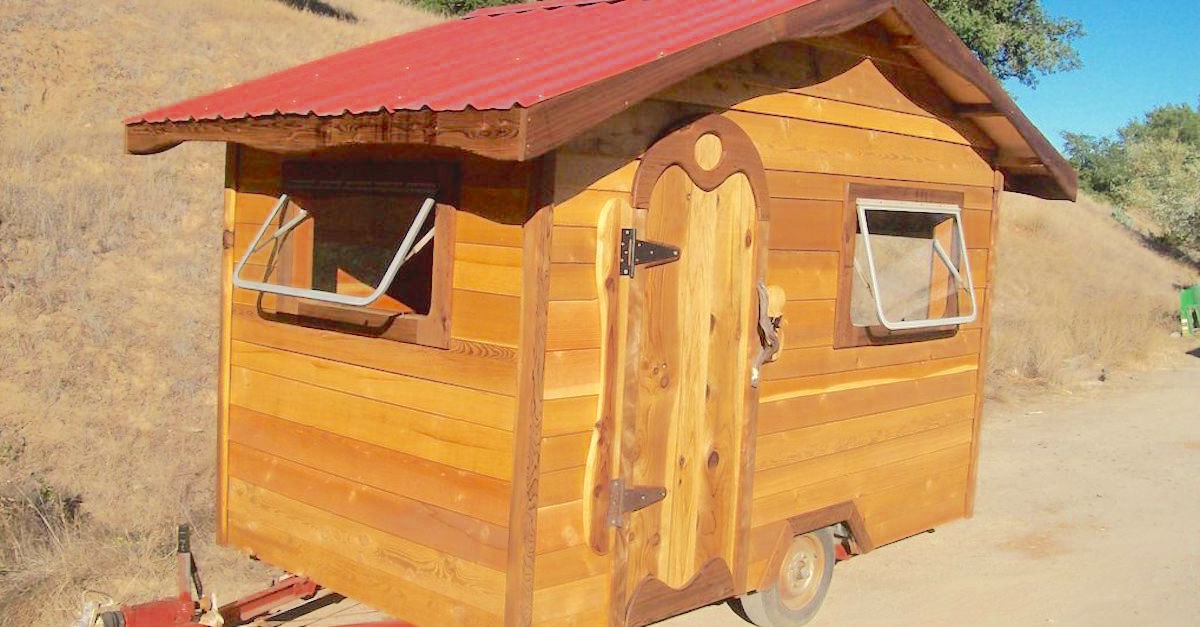 They Build One Of The Tiniest Cabins Ever. One Look Inside? I Love It ...