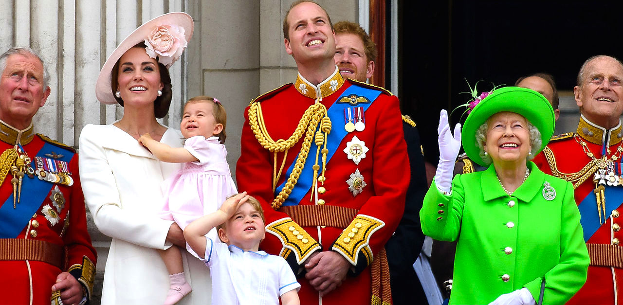7 Signature Poses Used By The Royal Family | LittleThings.com